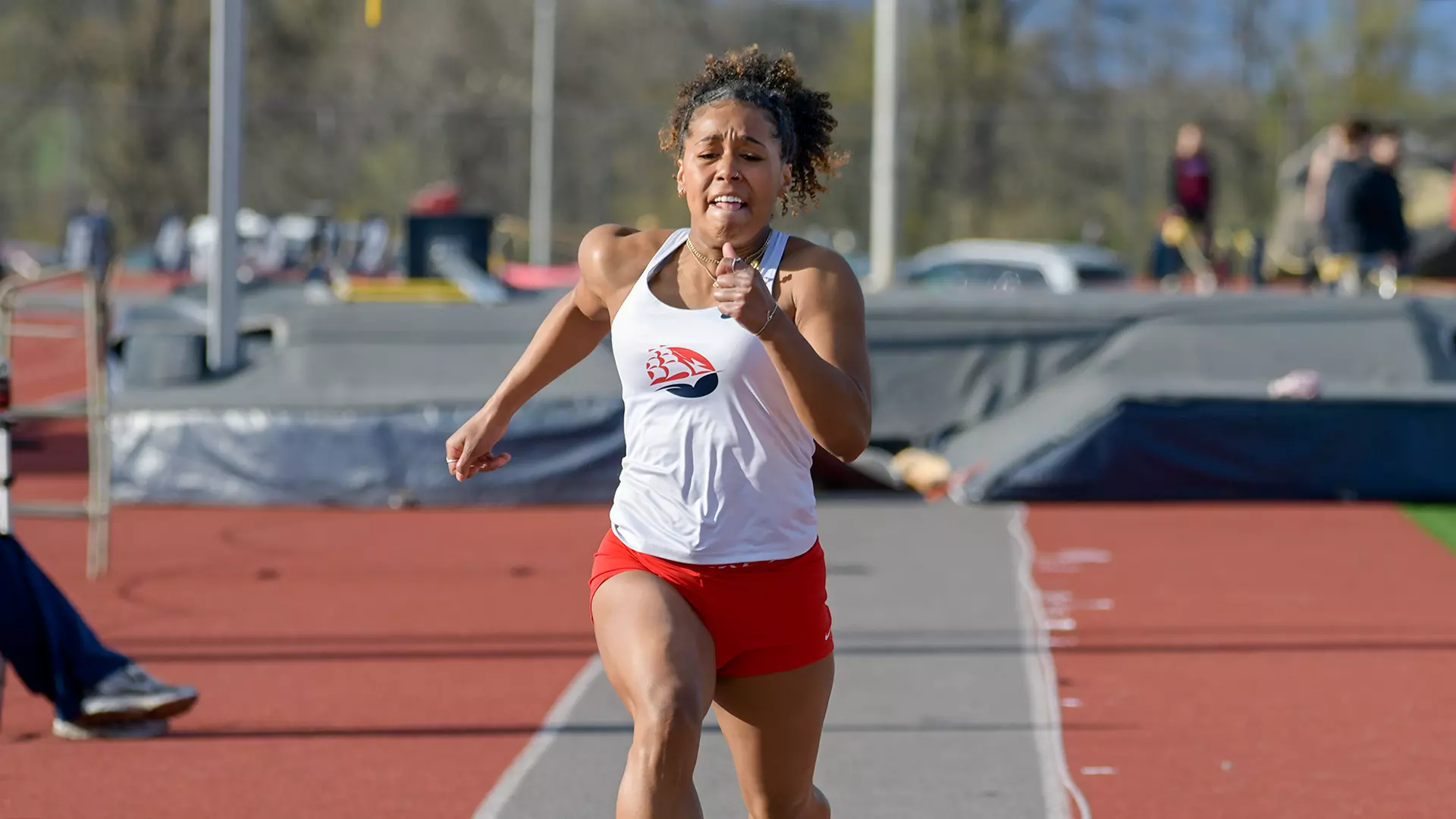 Lee’s long jump earns 7 wins for Women’s Outdoor Track & Field